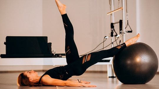 El concepto de elongación axial en Pilates - Blog de CIM Formación